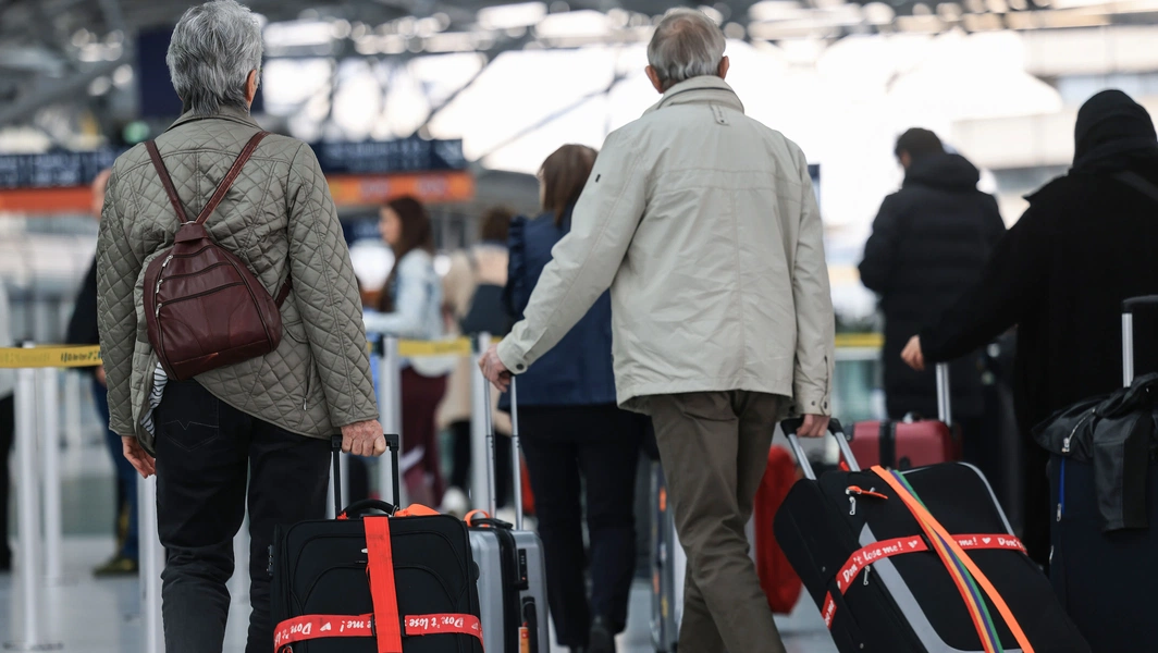 5 common airline booking mistakes seniors should avoid