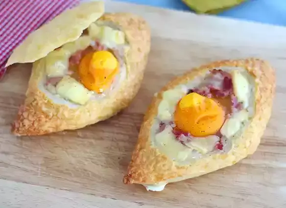 Egg boats with munster cheese
