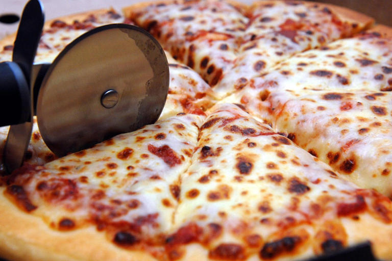 Major pizza chain closes dozens of stores across US