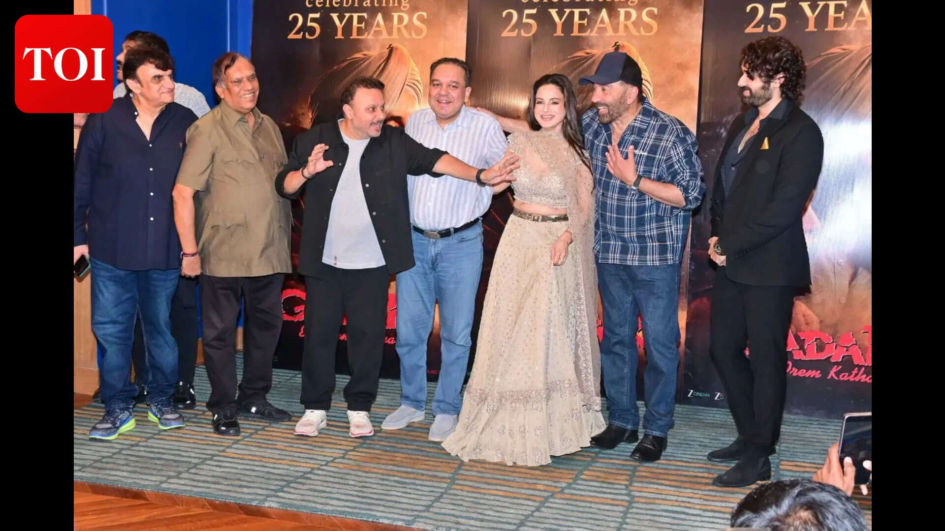 Sunny Deol and Ameesha Patel reunite to mark 25 years of 'Gadar: Ek ...
