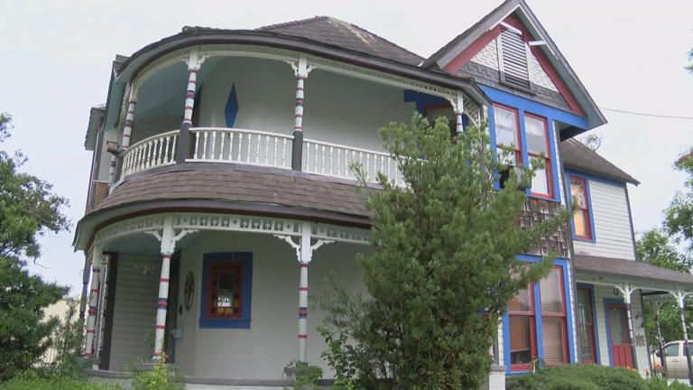 Historic Lyons House in Vinton ready for its next owner