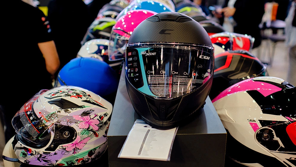 18 essential motorcycle safety and riding tips