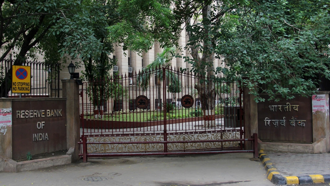Indian banks woo NRIs with 7.1% FCNR(B) rates amid RBI boost