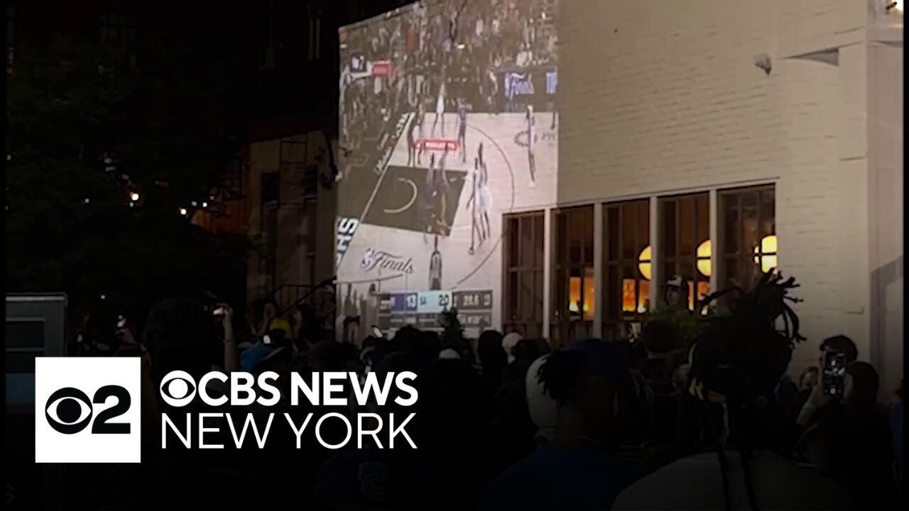 West Village pop-up projector watch party took Knicks madness up a notch