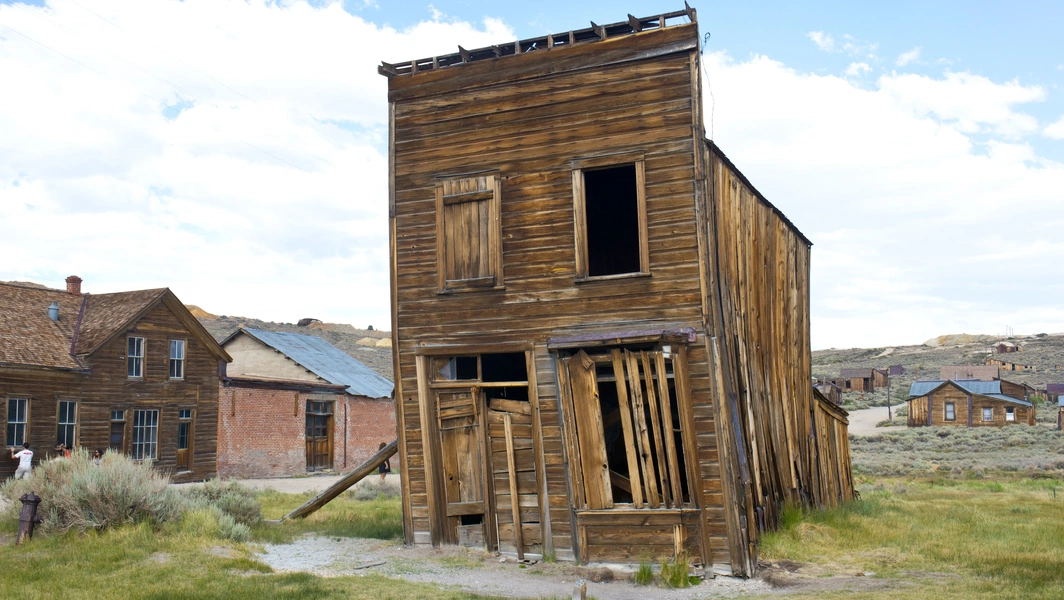 10 eerie abandoned sites across America