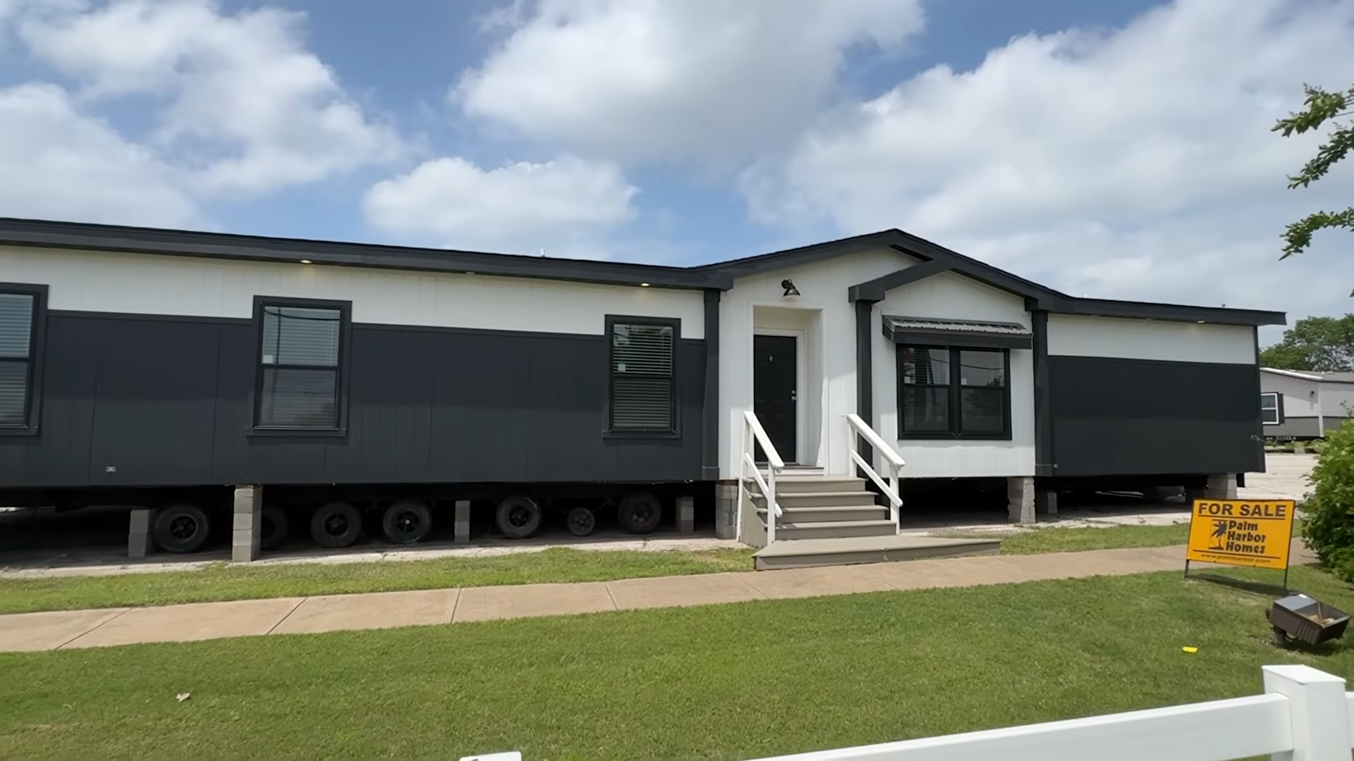 Pecan Valley by Palm Harbor Homes | 4 bed, 3 bath prefab house tour
