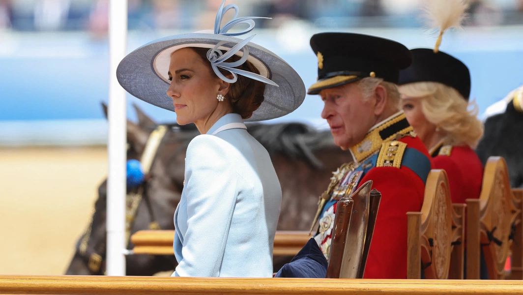 Kate Middleton faces boos from anti-monarchy protesters at parade