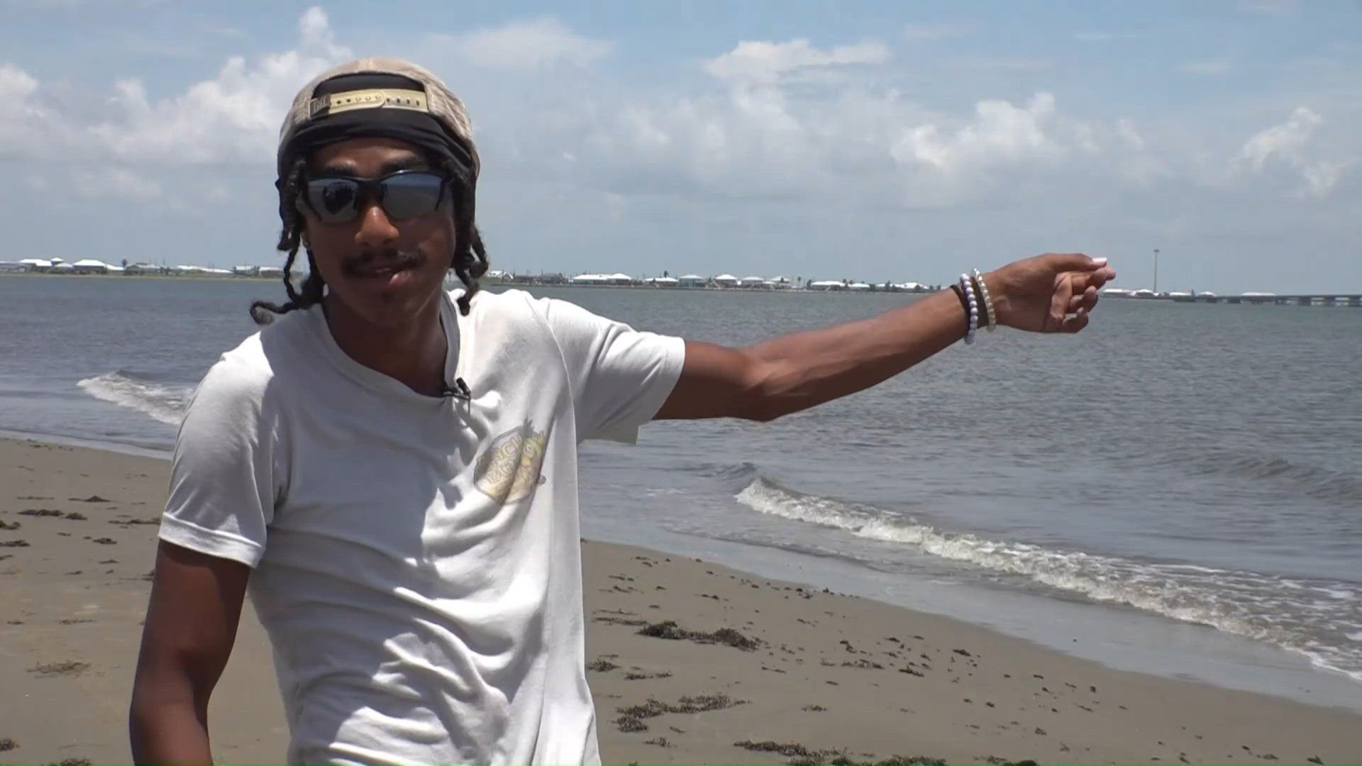 Grand Isle driver saves tourists from rip current