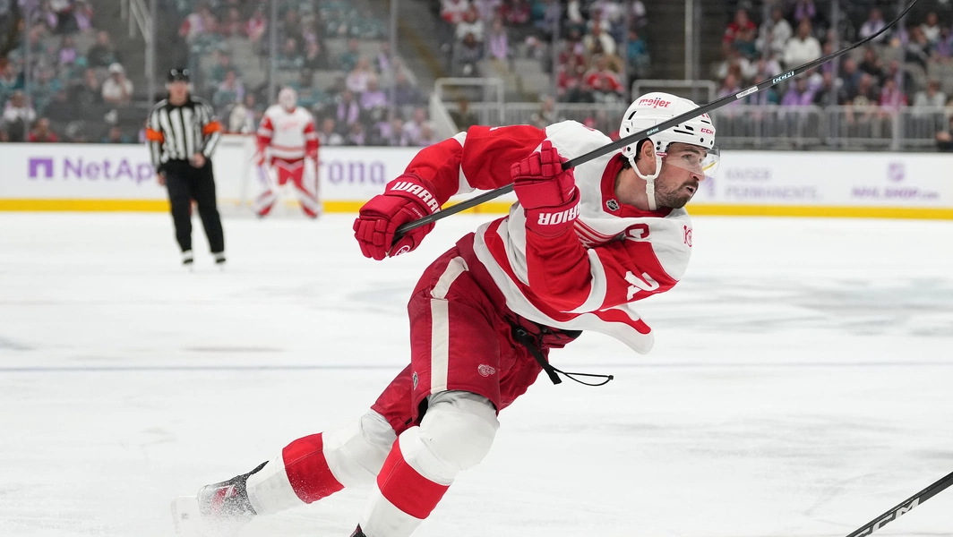 Red Wings sign Rochette as Larkin trade drama grows