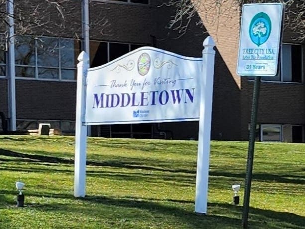 Vehicle hits pedestrian in Middletown