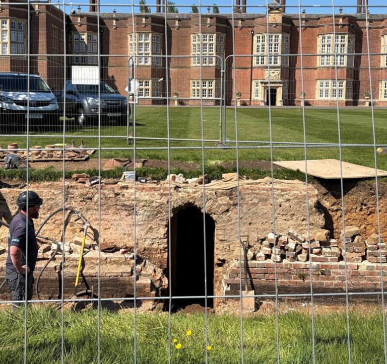 Hidden tunnels linked to the lavish country estate of King Henry VIII ...