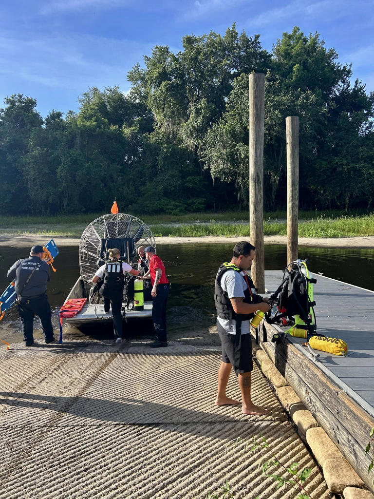 2 dead, 1 missing after airboat capsizes in Highlands County