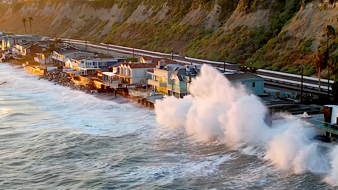 King tides pummel multi-million dollar SoCal beachfront homes (video)