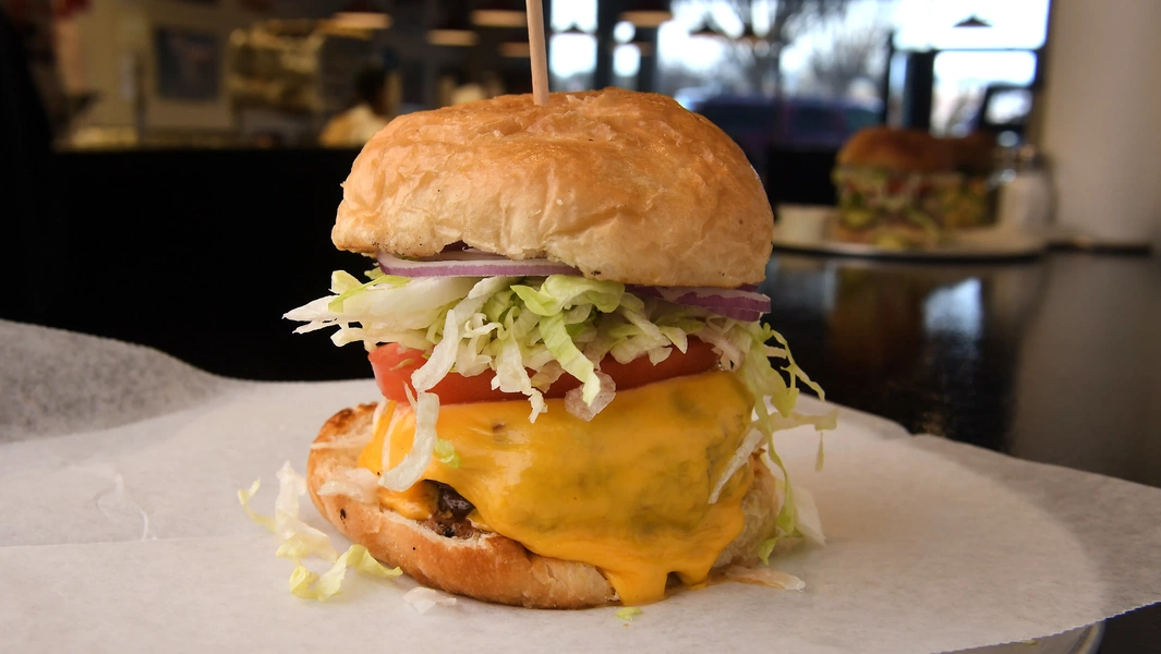 8 iconic cheeseburgers across America