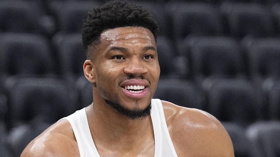 Bill Simmons drops absolute bombshell on Celtics' trade offer for Giannis