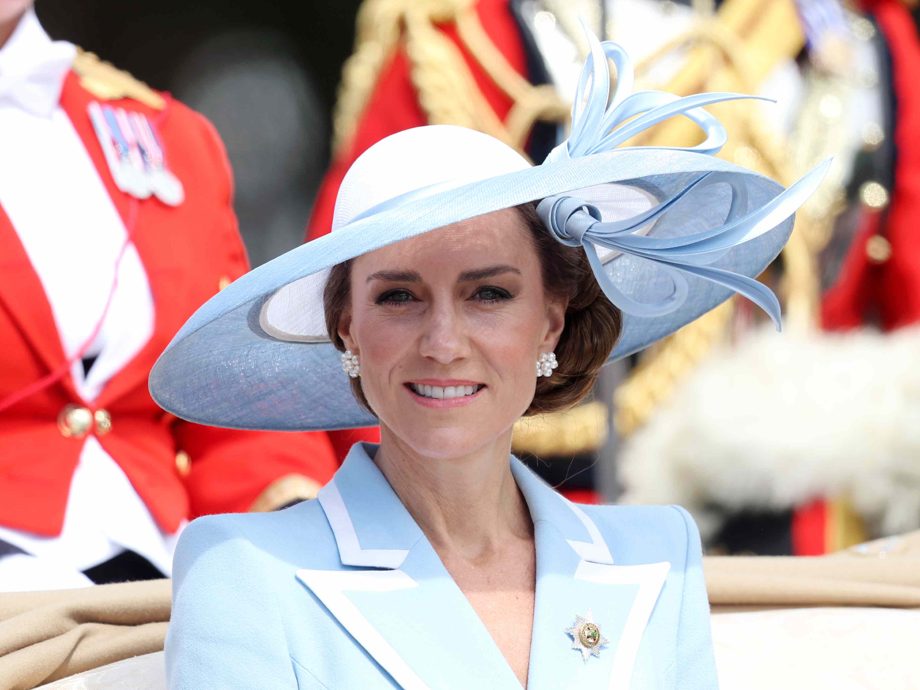 Kate Middleton seemingly notices anti-monarchy protesters during ...