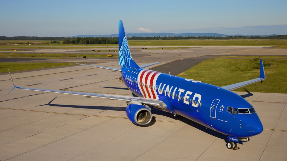 United Airlines reveals 'Stars and Stripes' paint scheme on two planes ...
