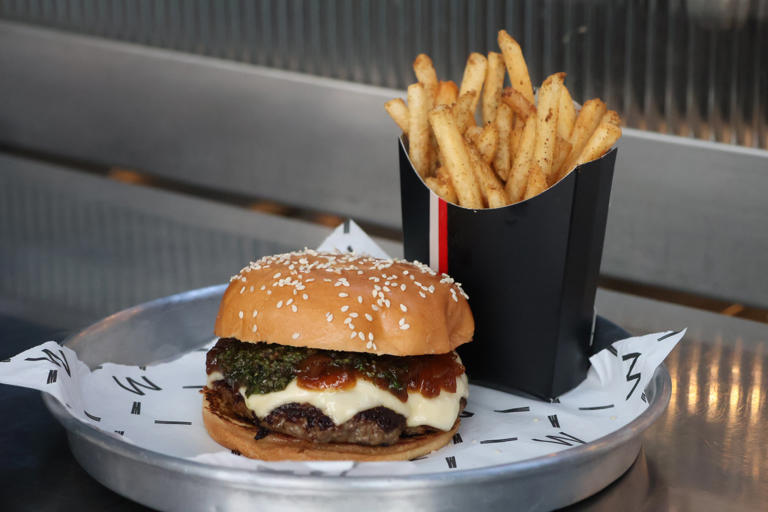 Lanzan la hamburguesa mundialista “anulo mufa” como cábala para la ...