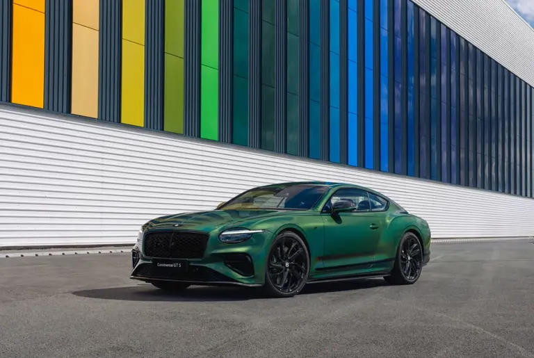 Bentley inaugura su nuevo taller de pintura y presenta el exclusivo ...