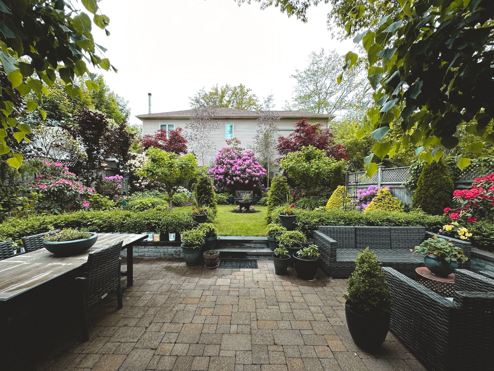 8 genius backyard decorating hacks that look surprisingly expensive