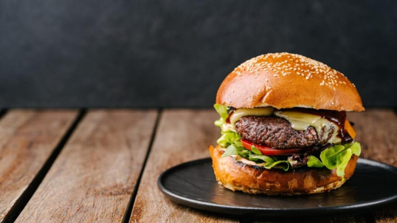 Hambúrguer de frango, carne ou grão-de-bico: qual escolher?
