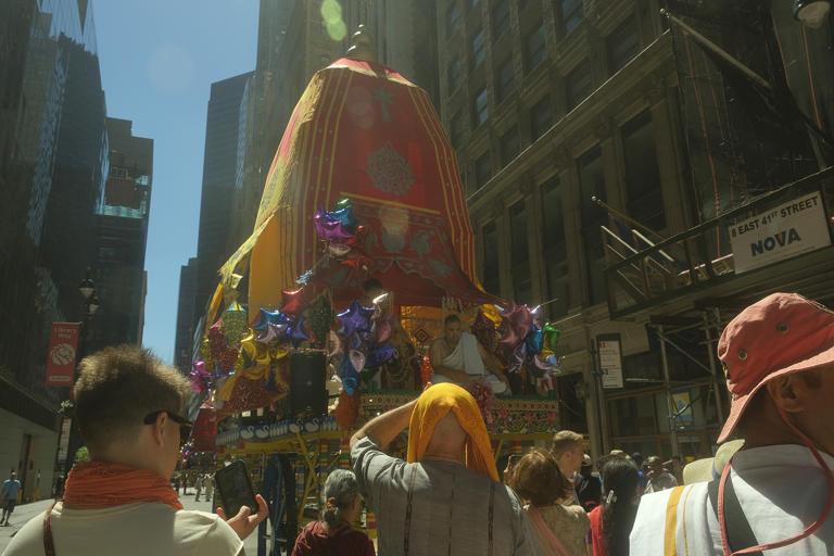 Hare Krishnas celebrate a 50-year milestone with a parade of chariots ...