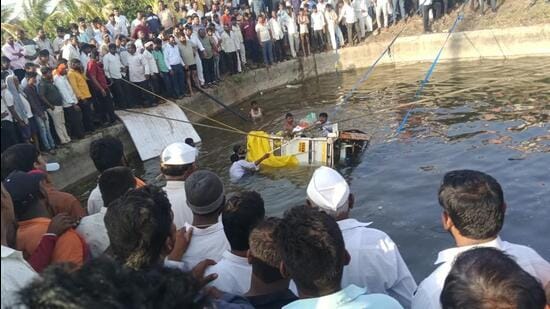 FIR filed against road contractor after eight killed; Solapur collector ...