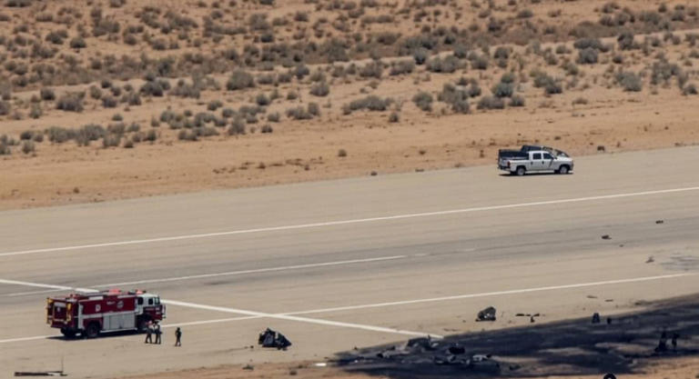 US Air Force B-52 bomber crashes moments after takeoff at Edwards Air ...