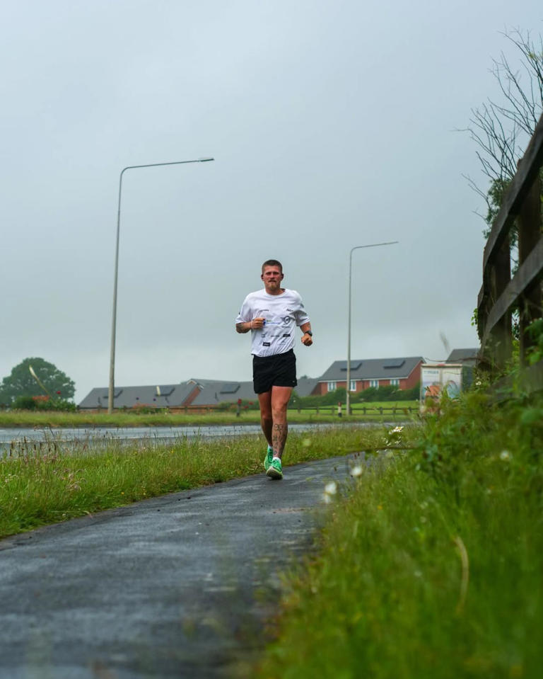 Harry Styles donates to man running the length of the UK in memory of ...