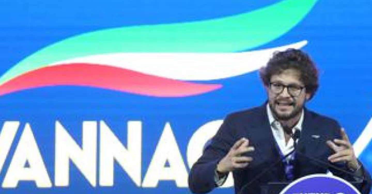 Cattolico tradizionalista, no vax ed euroscettico: chi è Lorenzo ...