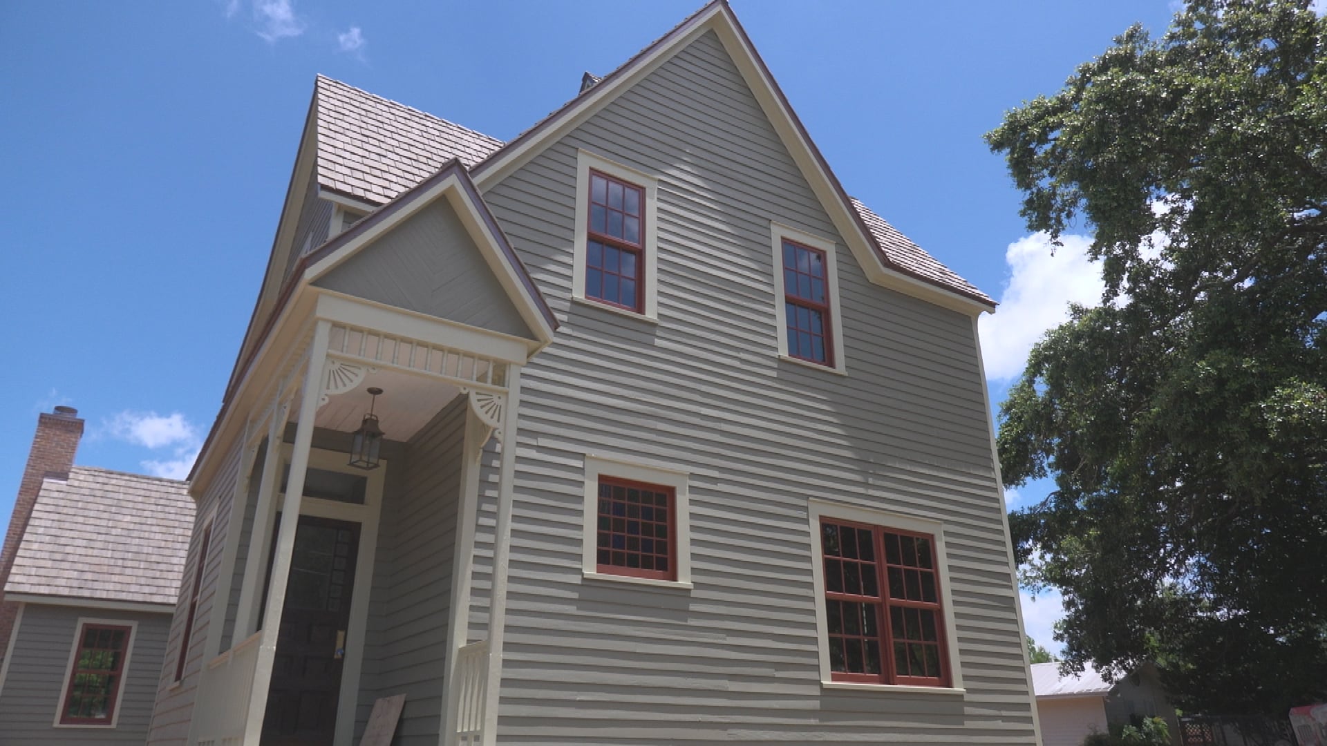 Coast life: Ocean Springs woman works to restore historic home, "The ...