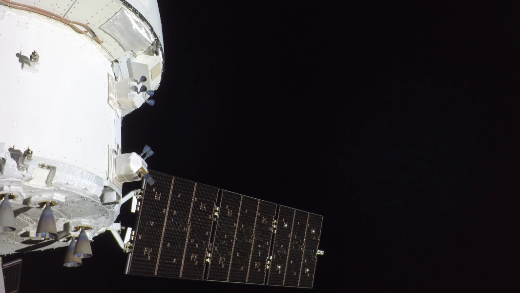 Artemis II laser link beams rare auroras and lunar secrets