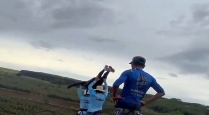 Workers push woman off bridge for rope jump, forget to attach the rope ...
