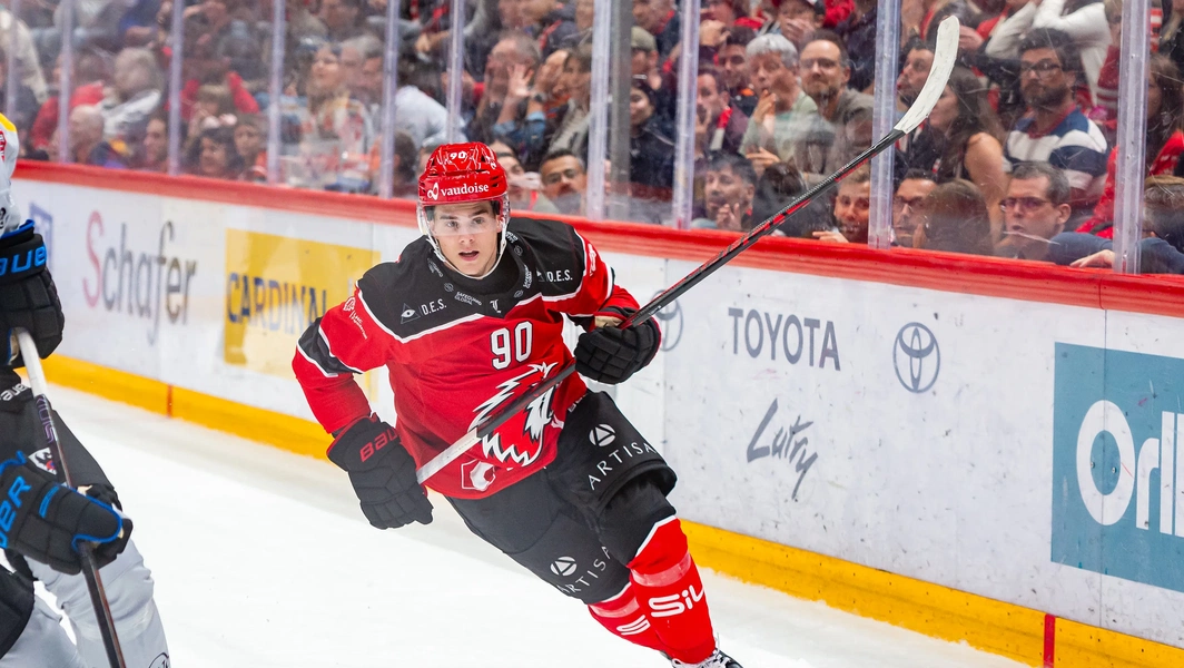 Red Wings sign Swiss scorer as Larkin trade talk swirls