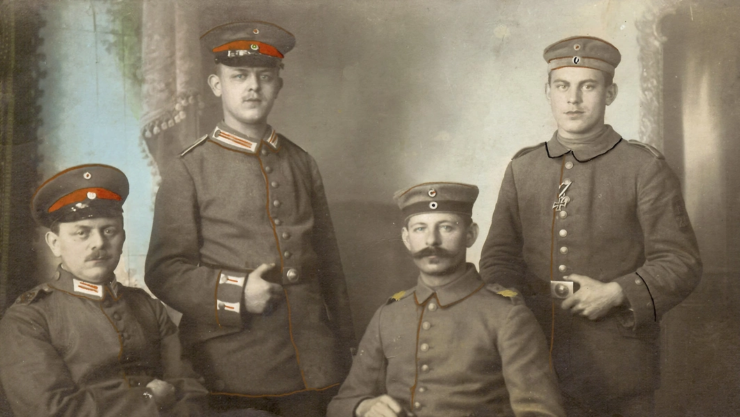 11 striking colorized glimpses of history