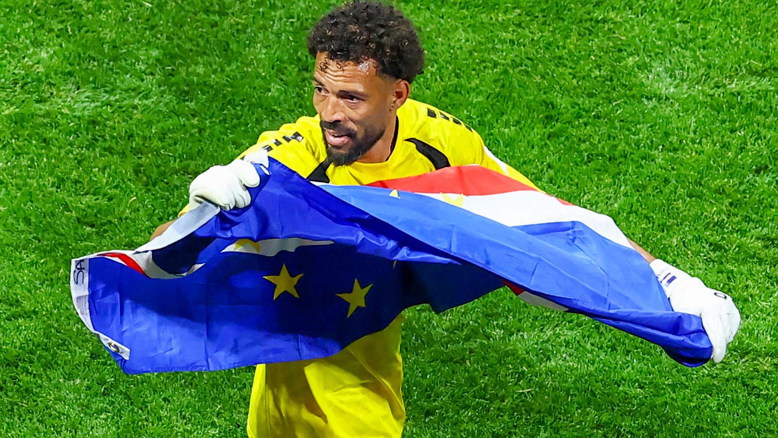 40-year-old GK gets over 1M new followers after shutting out Spain