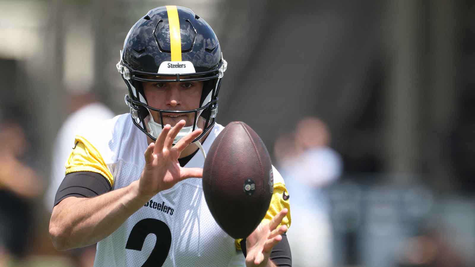 Why Steelers writer thinks Mason Rudolph is odd man out of crowded QB room