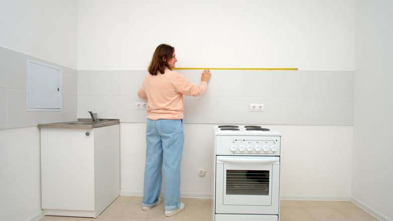 No need for a microwave: The space above your stove is begging for a ...