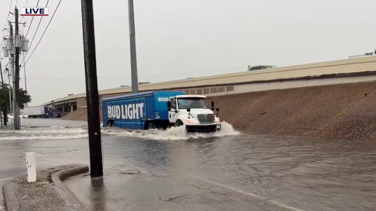 Video: 18-wheeler seen driving through flooded Houston road