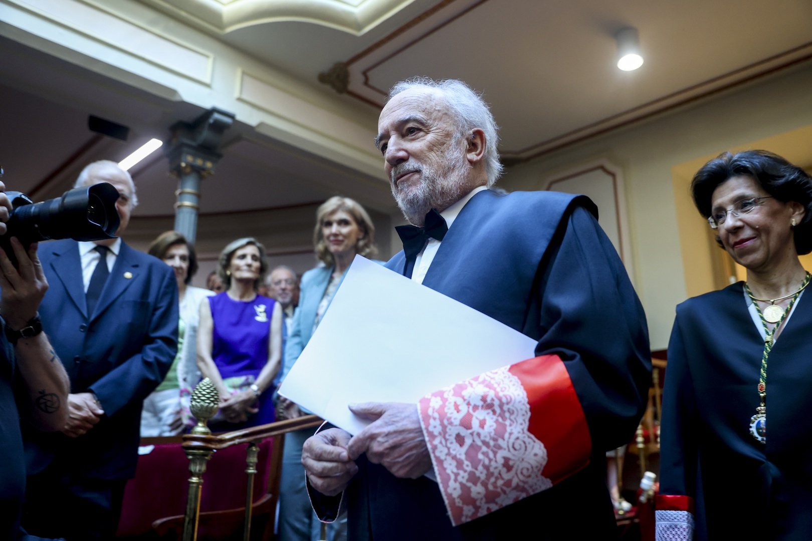 El director de la RAE alerta sobre la IA en su ingreso en la Academia ...