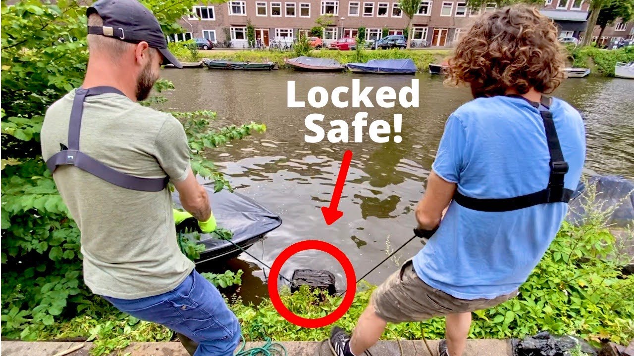 Giant locked safe found magnet fishing in Amsterdam (multiple safes found!)