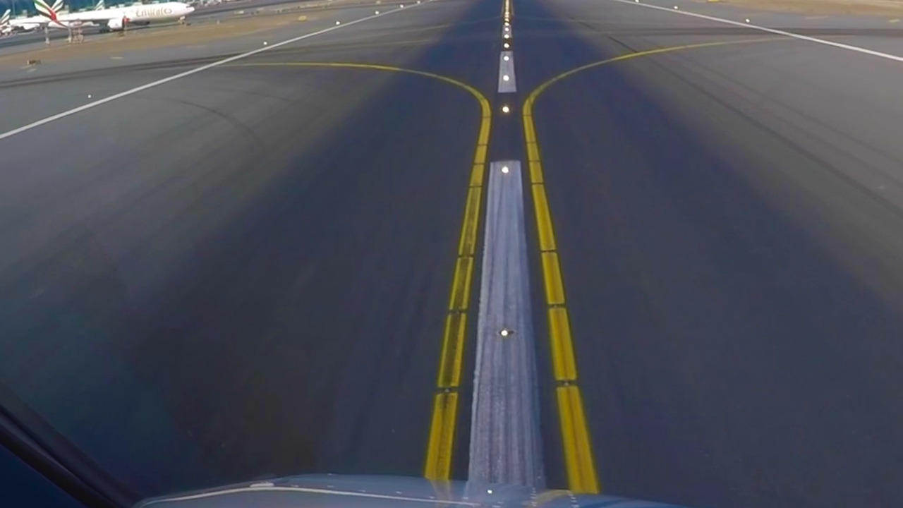 Airbus A340-600 arrives at Dubai airport in this Just Planes video