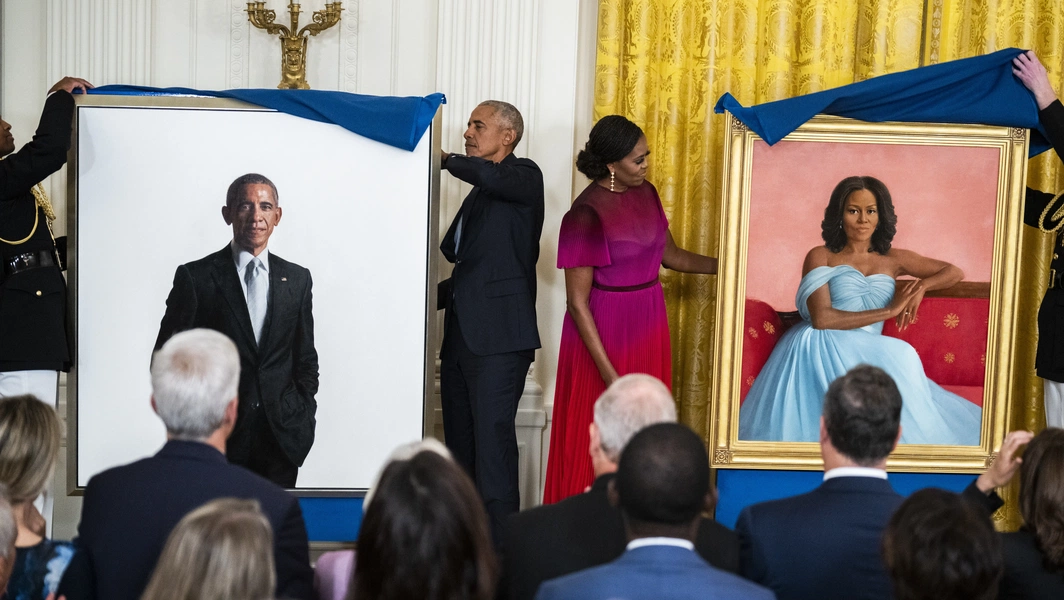 Obamas debut layered portrait at new presidential center