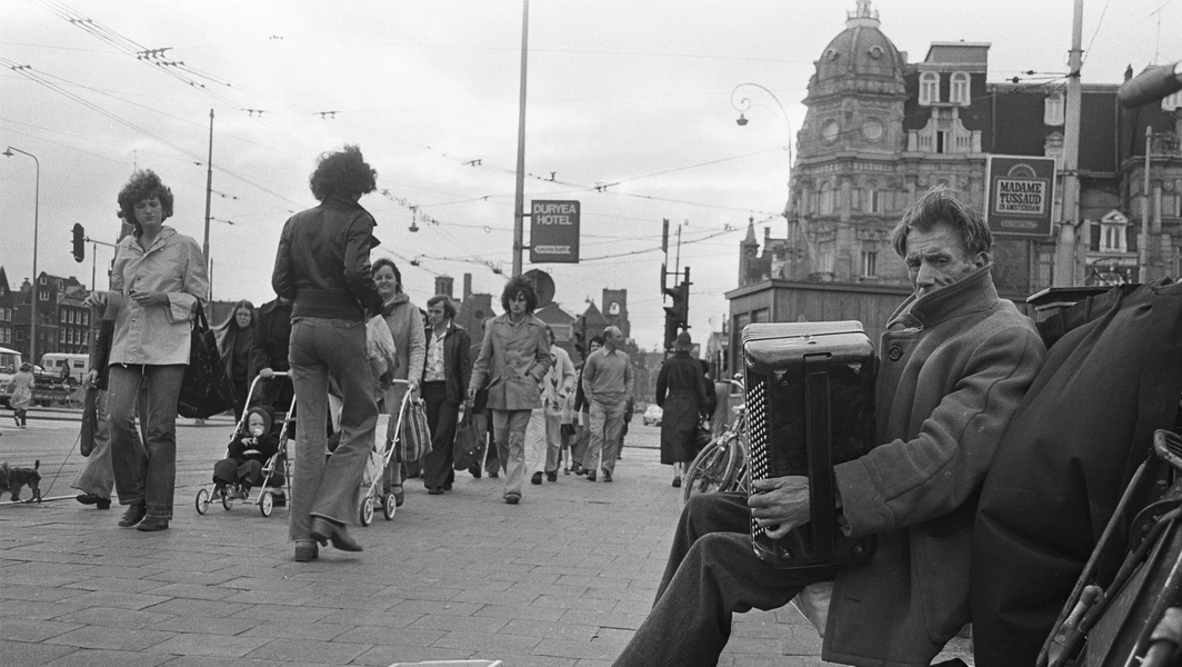 19 snapshots of life in 1975