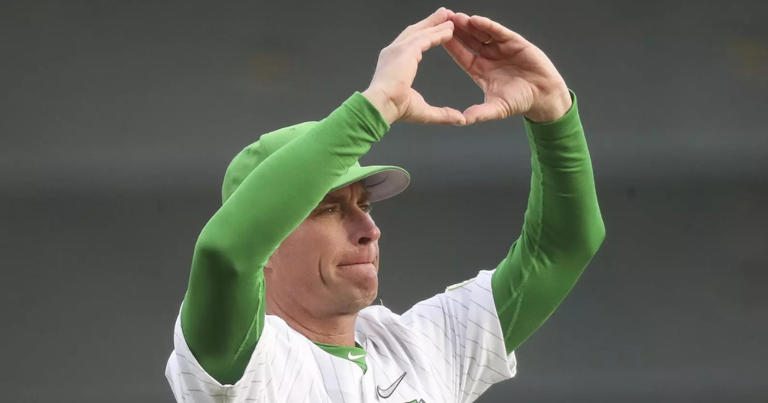 Oregon all-star freshman outfielder Angel Laya enters the transfer portal