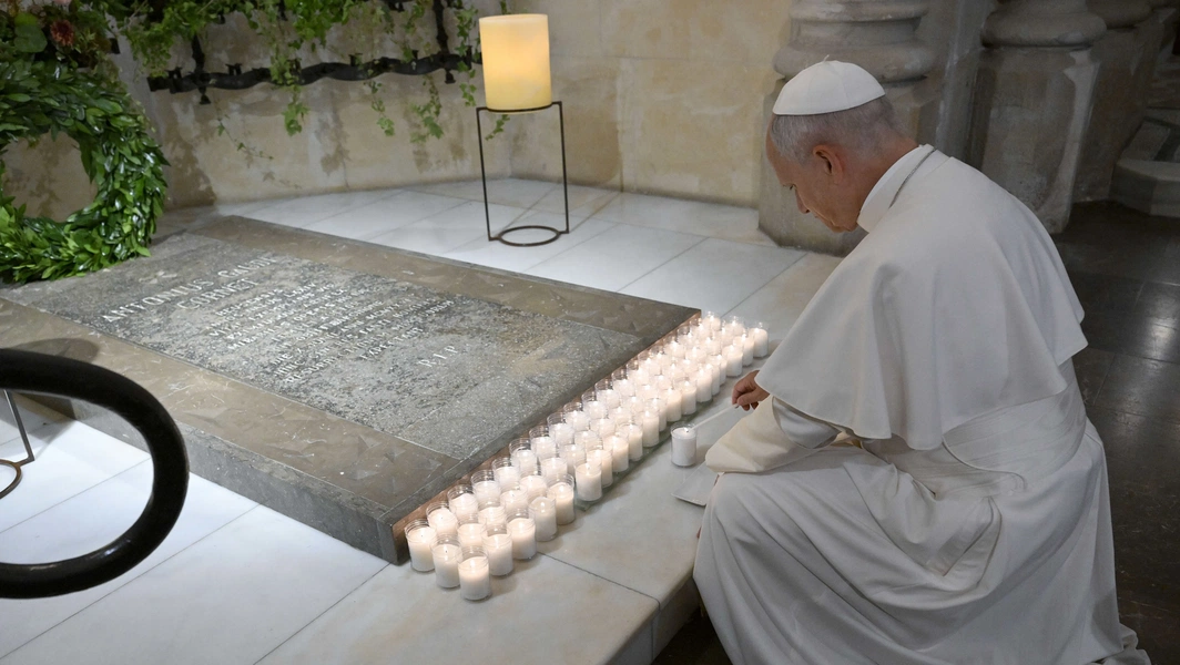 Pope Leo XIV honors Gaudí at Sagrada Família