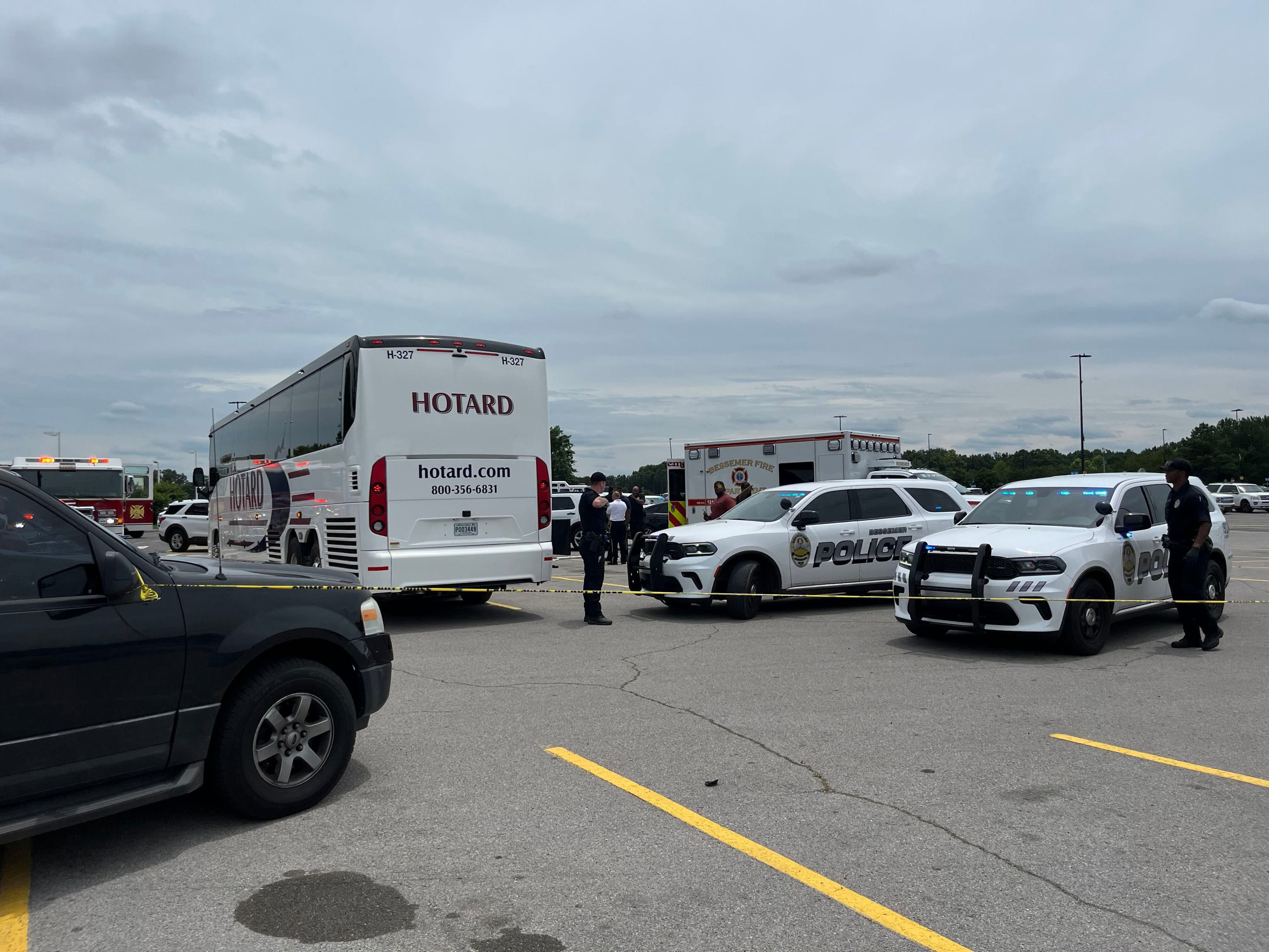 1 killed, 2 injured in stabbing on bus full of security guards in ...