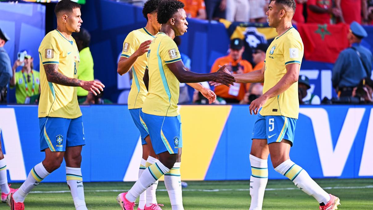 El Mundial 2026 se pinta de rosa ¿por qué los futbolistas usan tacos de ...