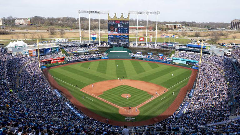Royals' 18-year-old pitching prospect continues rise with High-A promotion