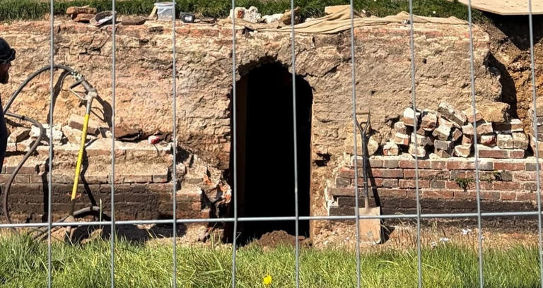 Hidden tunnels linked to the lavish country estate of King Henry VIII ...